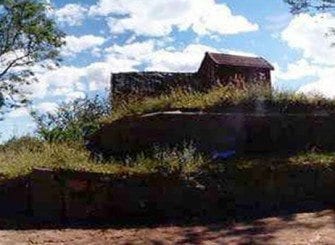 Ambohitrabiby – devant le tombeau de Ralambo – Madagascar Vision